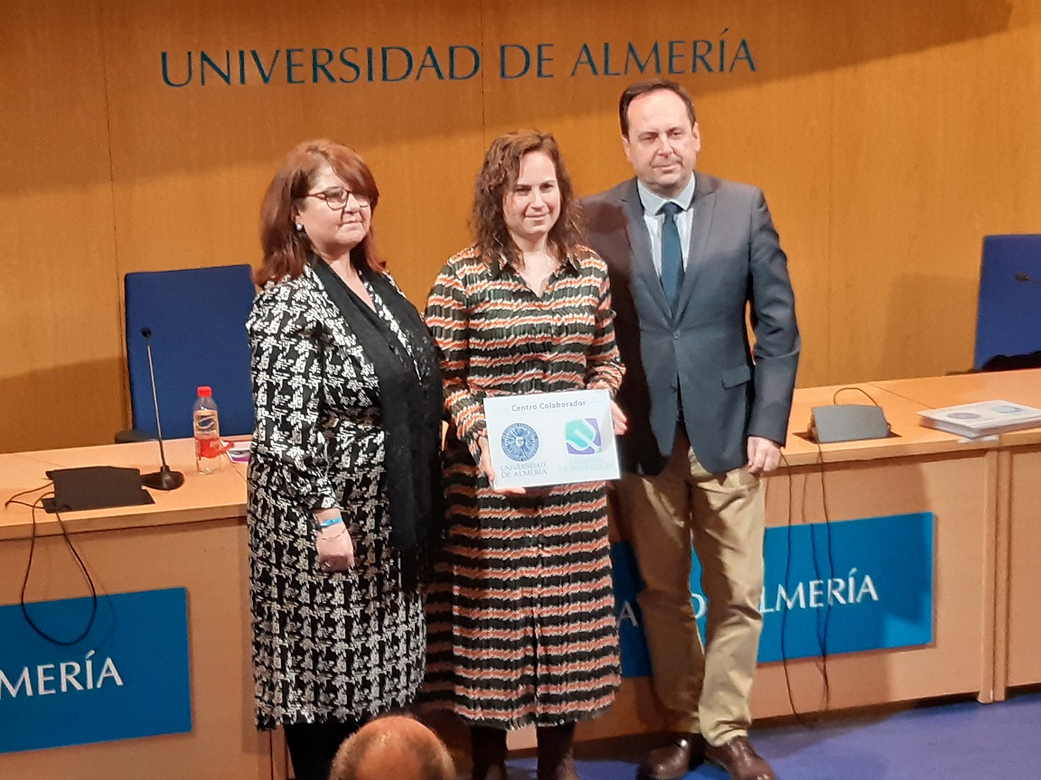 20/02/2020 - LA FACULTAD DE PSICOLOGÍA DE LA UAL ENTREGA PLACAS DE ...
